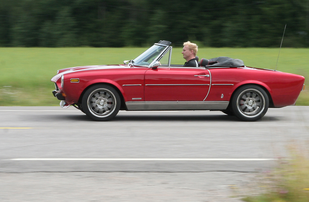 Harvinainen hämähäkki – Fiat 124 Spider ’78 - KaasujalkaKaasujalka